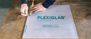 Couper du plexiglas : Guide étape par étape et astuces