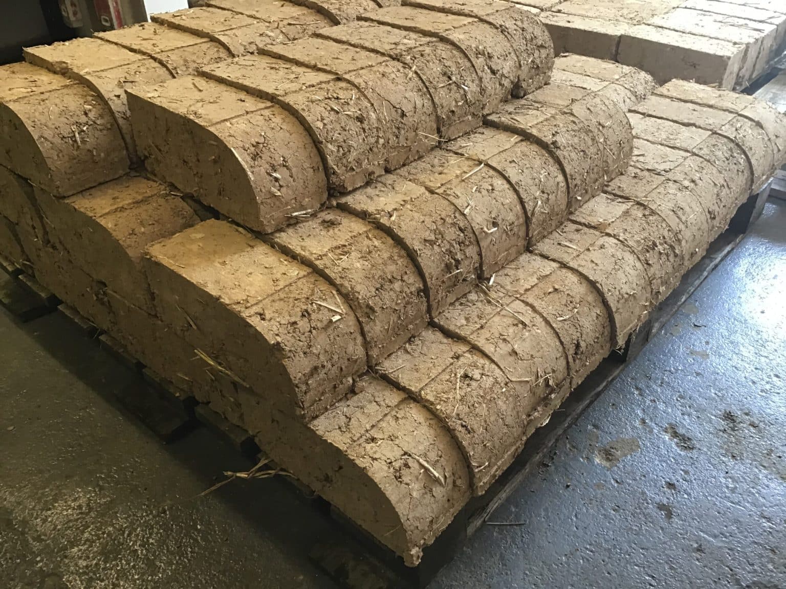 Mur en torchis : quels sont les avantages et les inconvénients