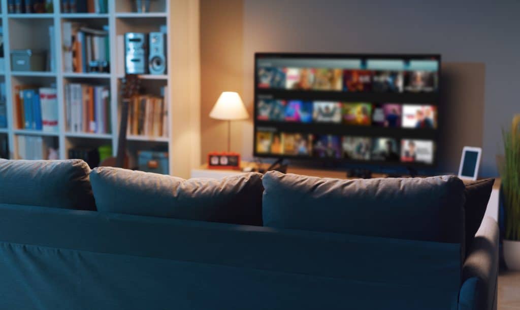 Comment aménager un salon high-tech